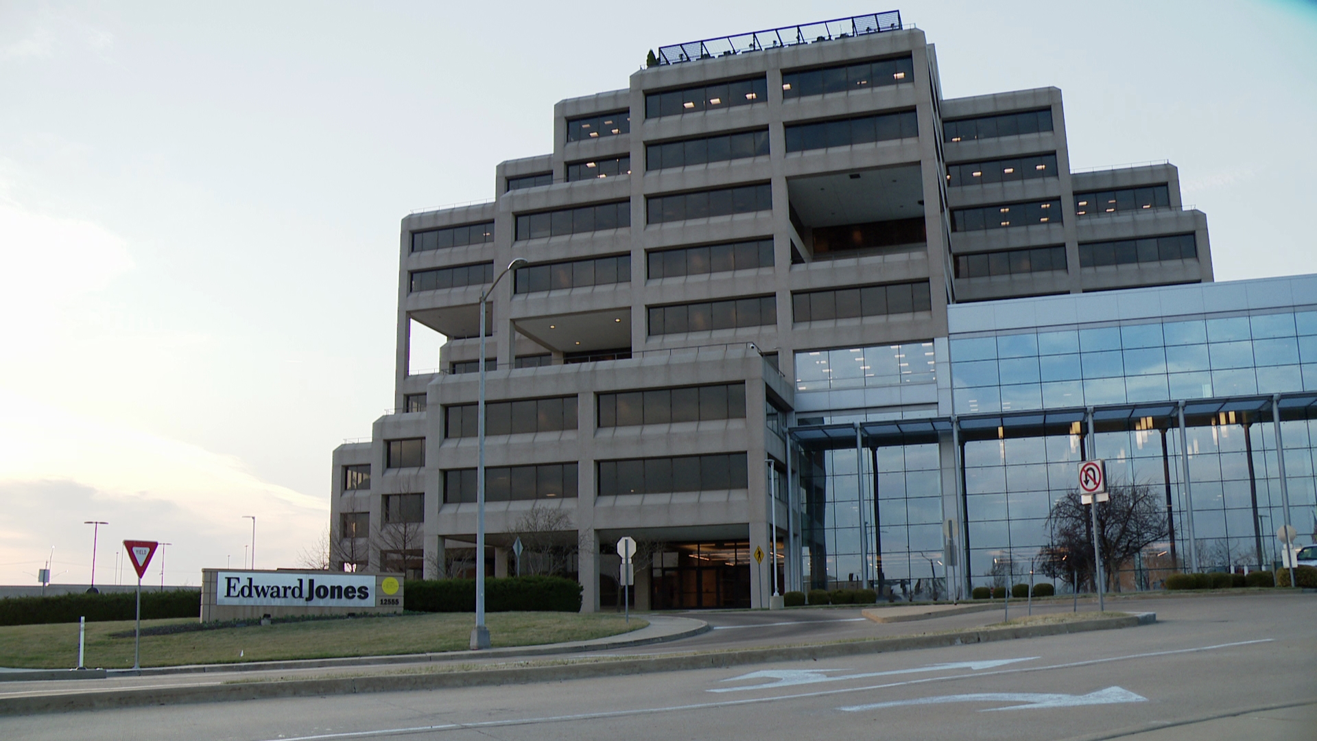 Edward Jones plans to cut home office structure, raising questions over ...