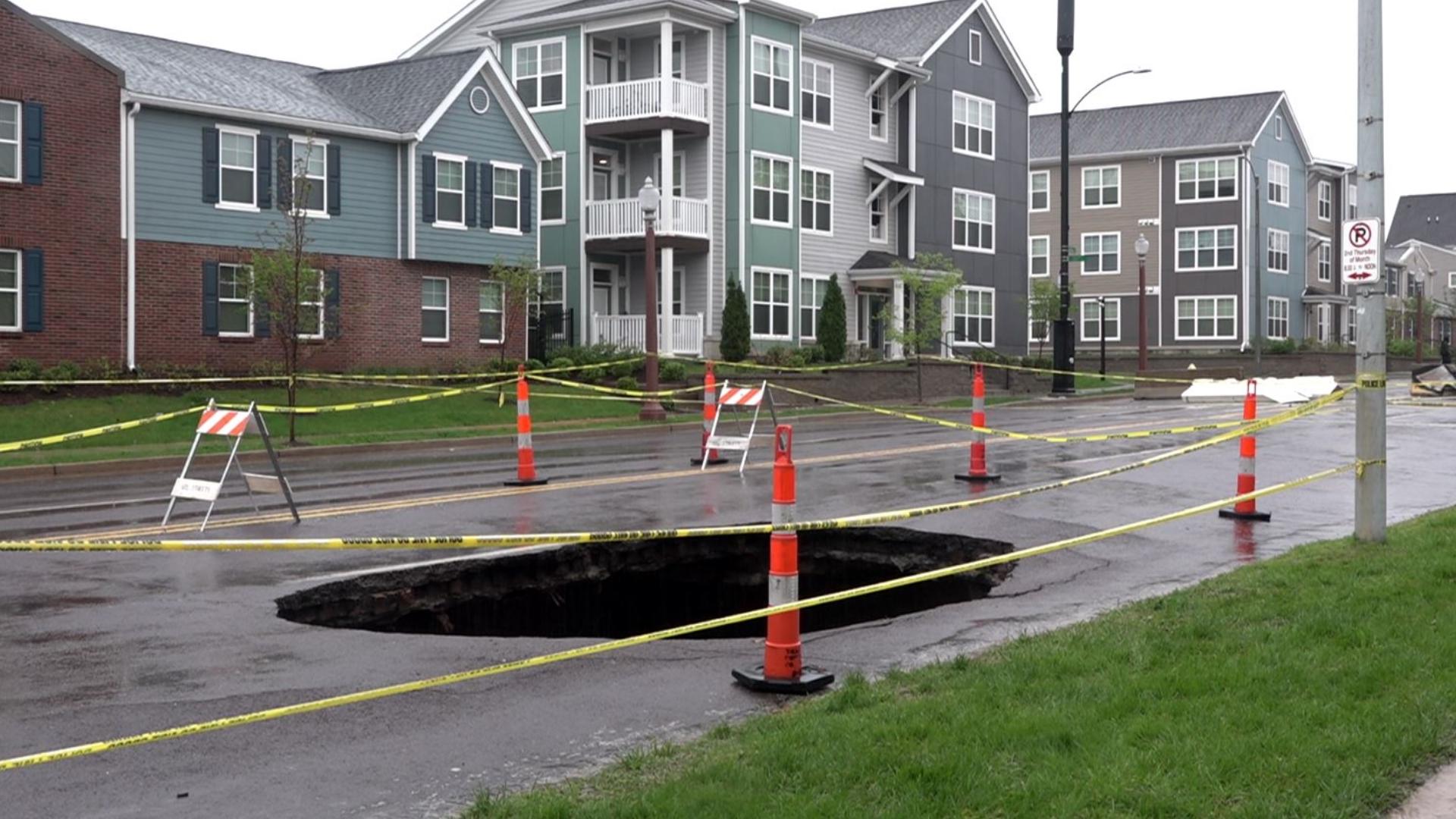 Large sinkholes captivate St. Louis onlookers | ksdk.com