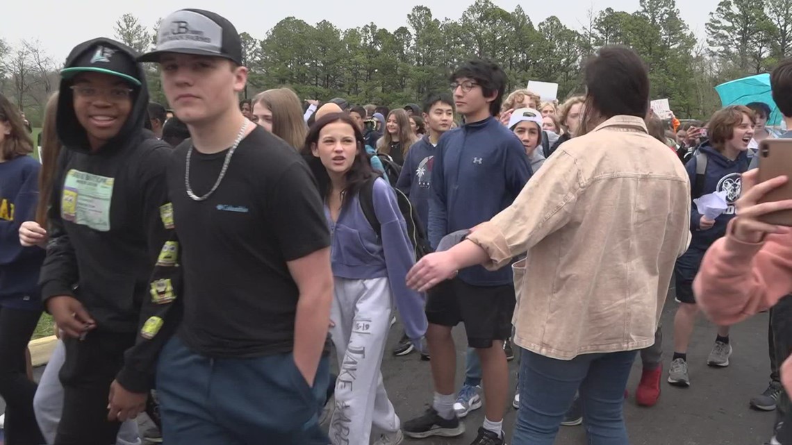 St. Louis students walk out of school Wednesday for rally | ksdk.com