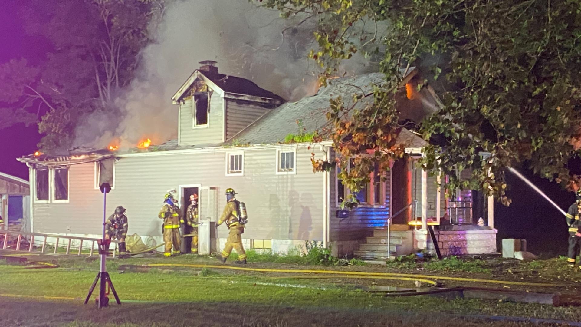 Crews battle house fire Wednesday morning in Cahokia Heights | ksdk.com