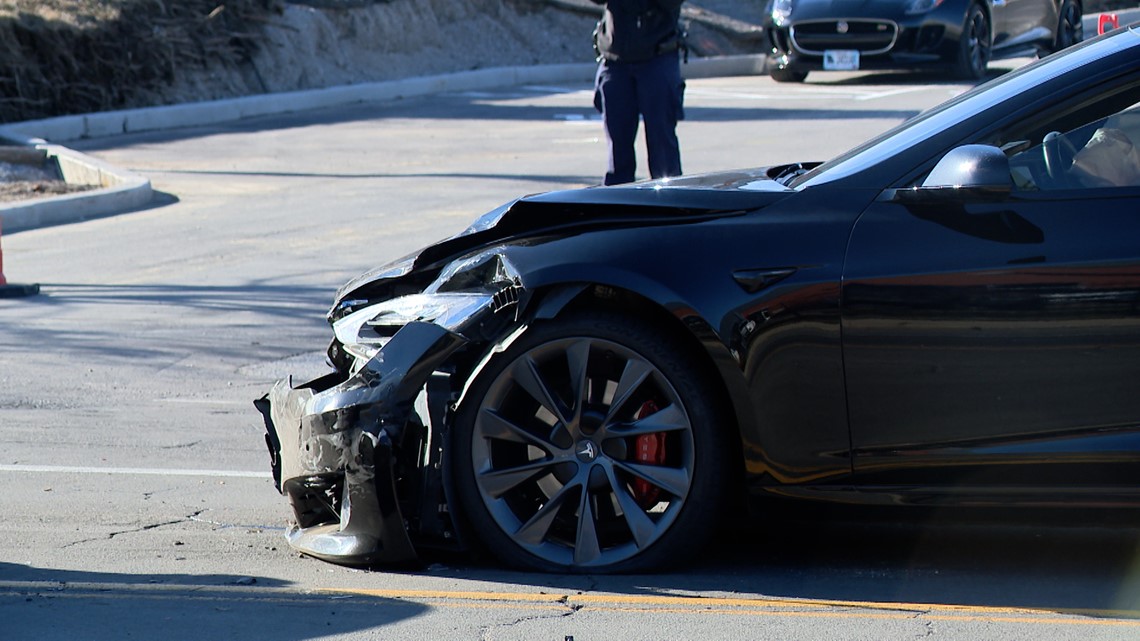 St. Louis crash leaves woman in critical condition | ksdk.com