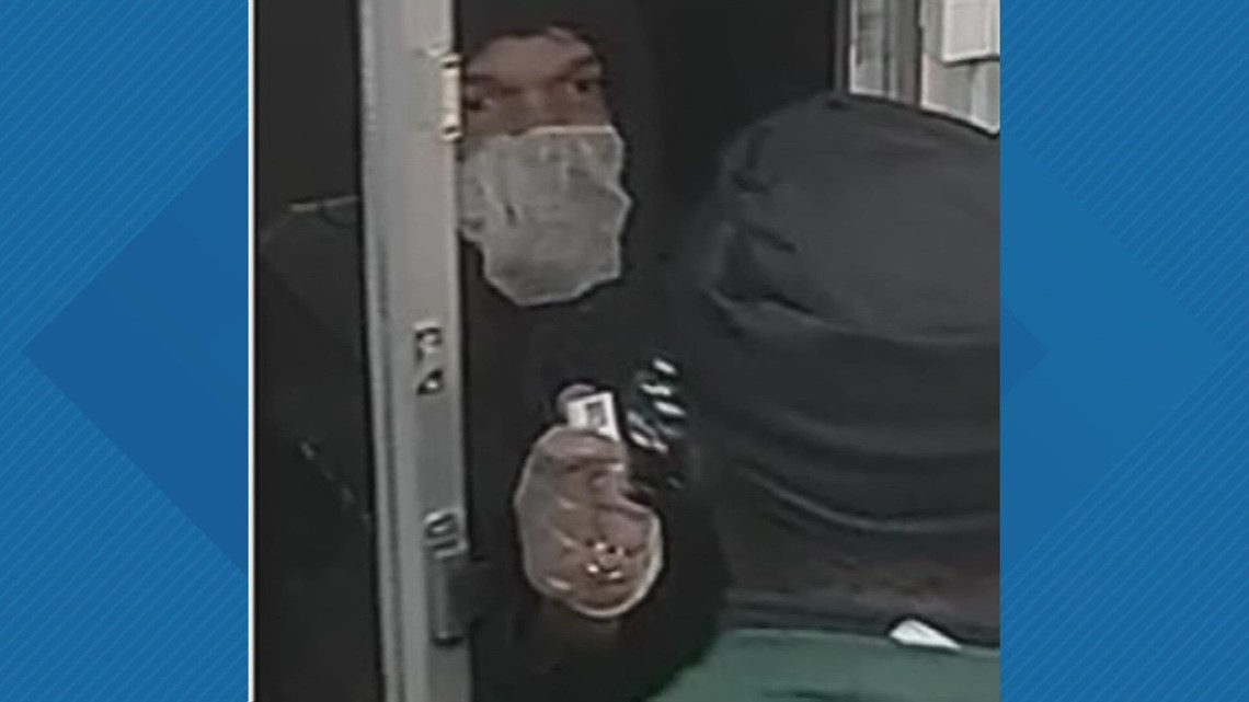 Robber sprayed drive-thru McDonald's cashiers with pepper spray, police ...