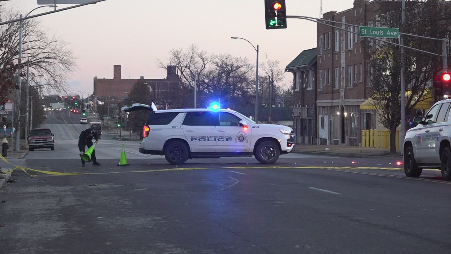 Mother, daughter struck in hit-and-run crash in St. Louis, police say | ksdk.com