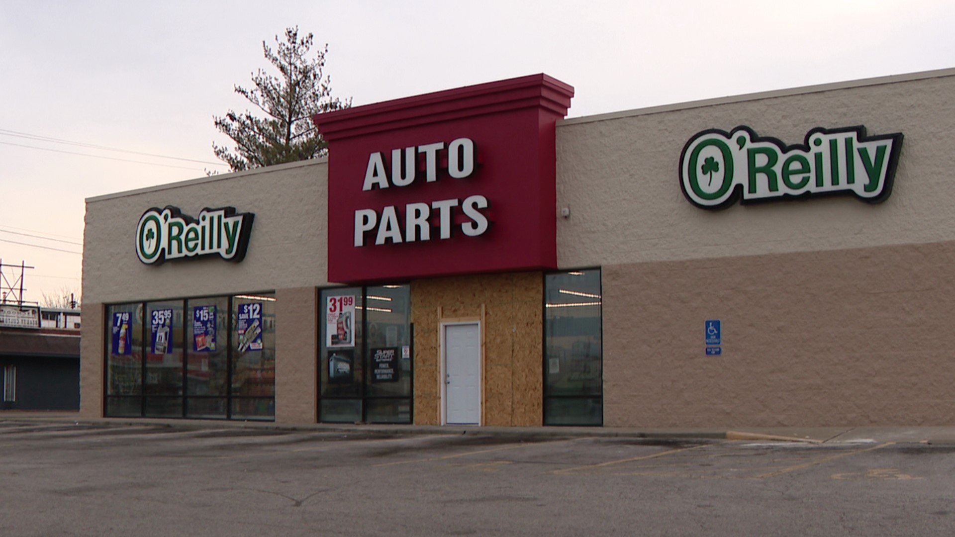 1 dead after shooting at East St. Louis auto parts store | ksdk.com