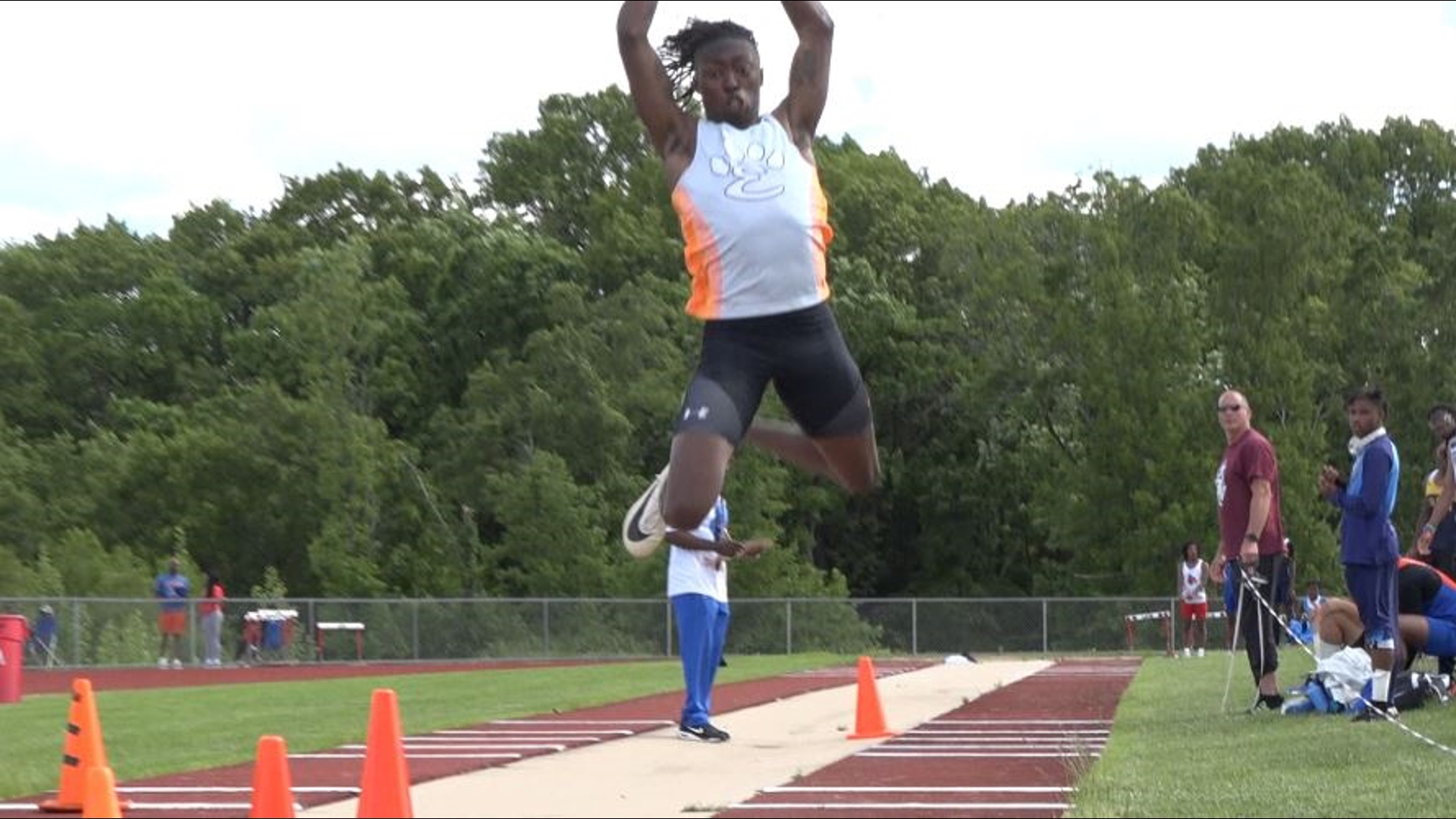 Edwardsville's Malik Allen triumphs on the track | ksdk.com