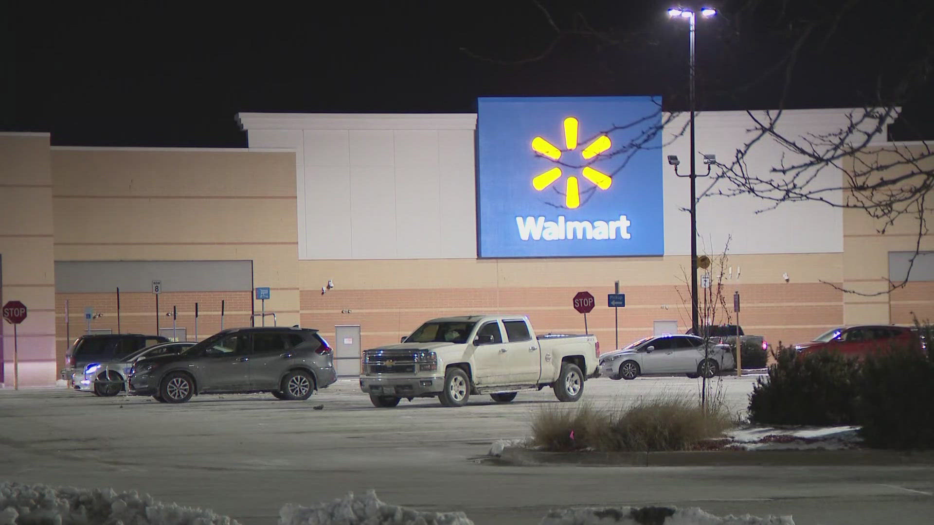 Man arrested after 2 stabbed at Belleville Walmart | ksdk.com