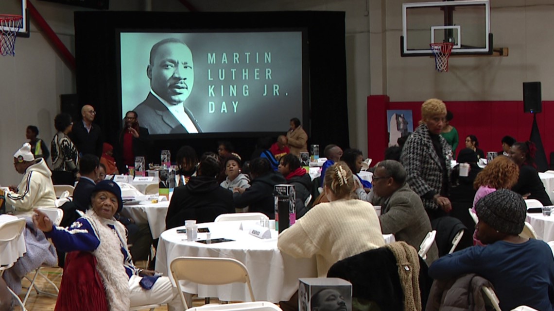 St. Louis mayor uses MLK Day to teach nonviolence on youth | ksdk.com