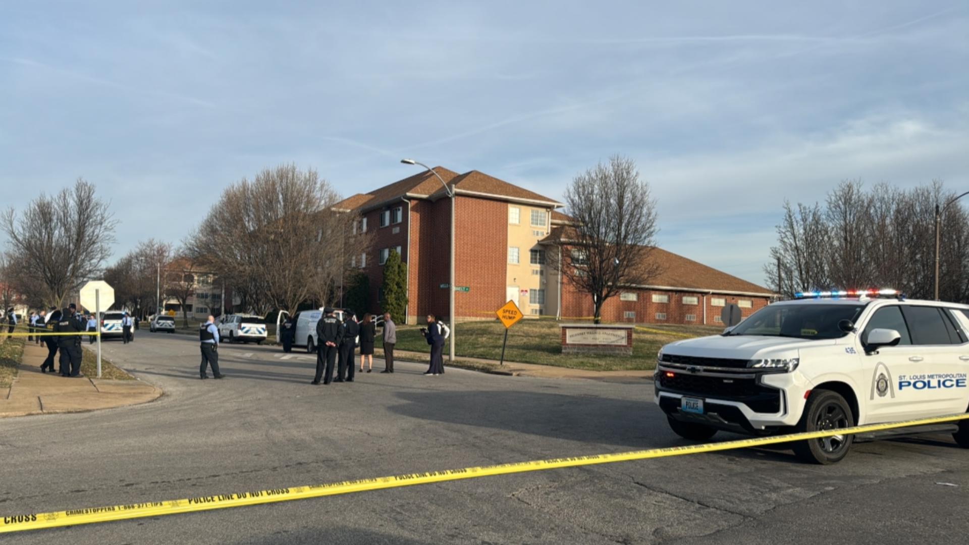 Police shoot knife-wielding suspect in north St. Louis | ksdk.com
