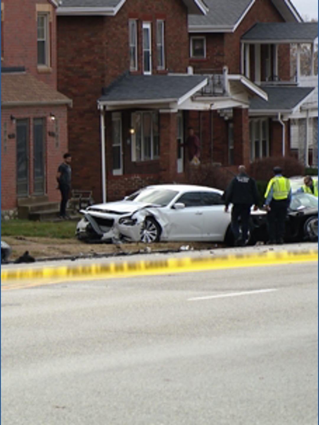 1 dead in crash in south St. Louis | ksdk.com