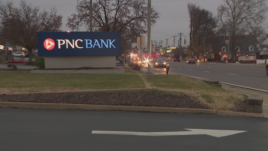 PNC Bank robbed Saturday in Ballwin, police searching for suspect ...