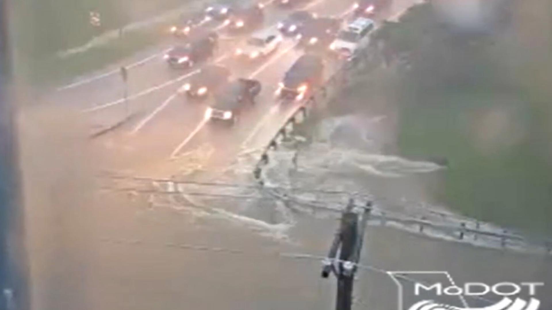 Heavy rain Sunday night causes flash flooding on I-55, 64 | ksdk.com
