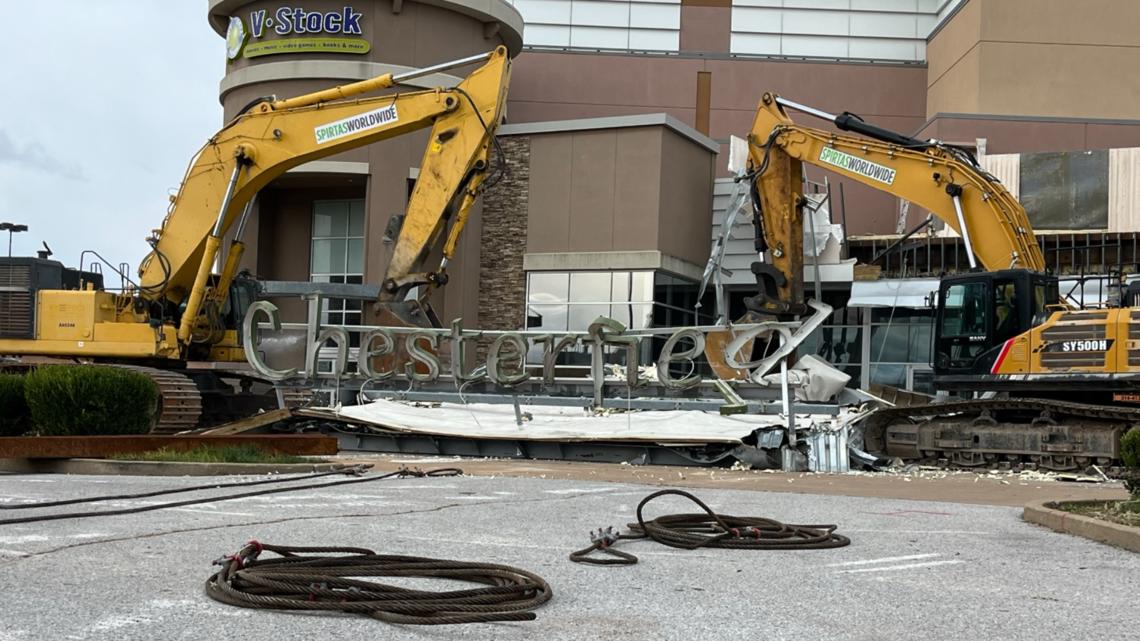 Crews begin demolishing Chesterfield Mall on Tuesday | ksdk.com