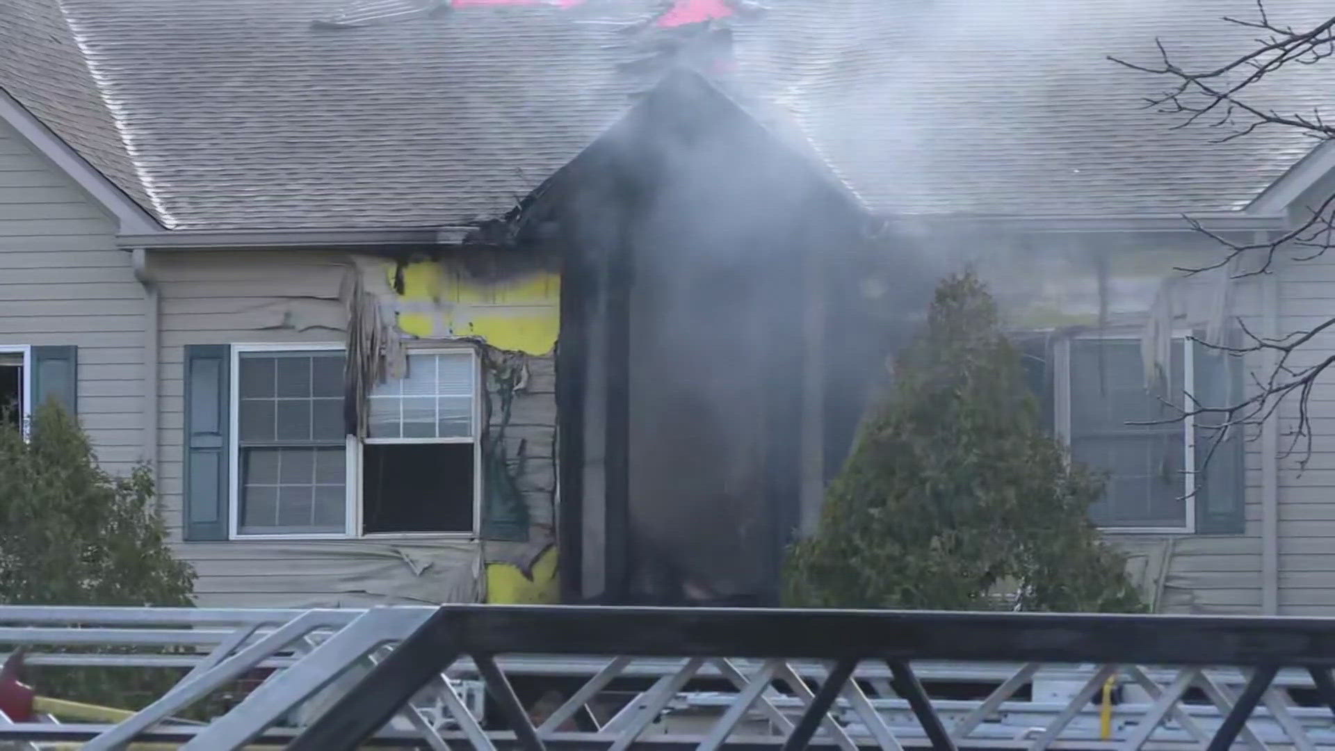 Fire at apartment complex leaves 20 families without a place to stay ...