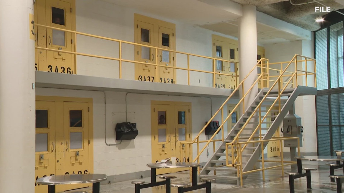High-ranking St. Louis jail official on leave | ksdk.com