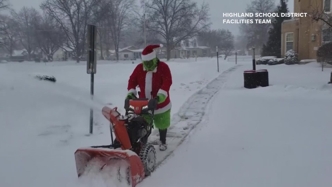 The 'Grinch' breaks out the snow blower in Highland | ksdk.com