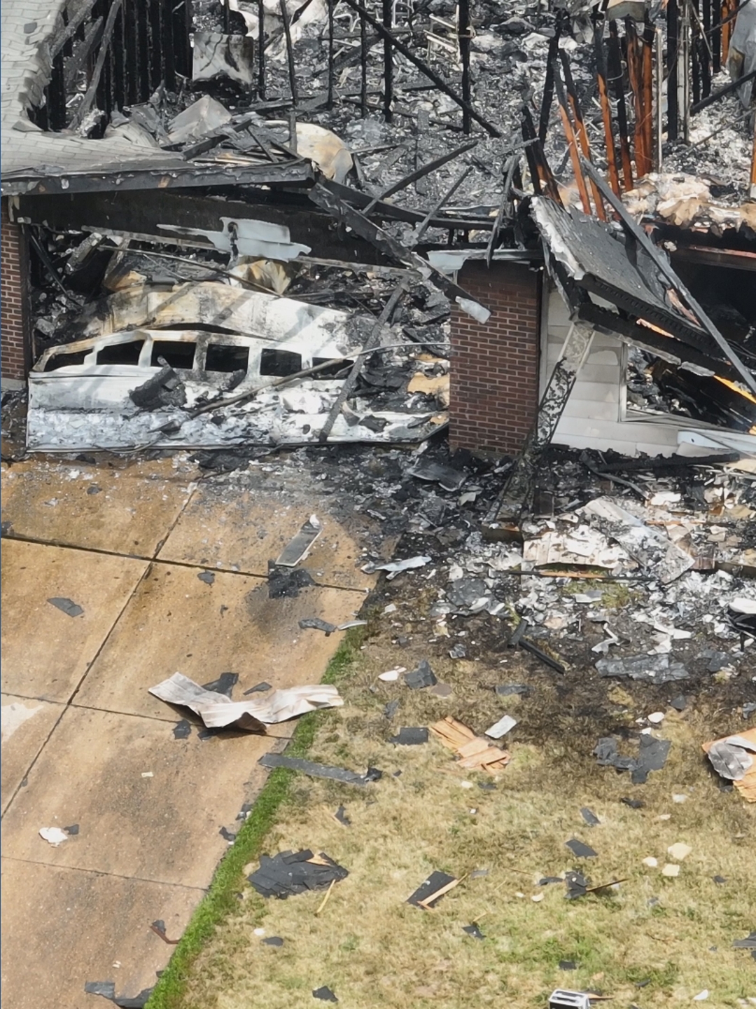 Video shows moment house explodes in St. Louis County | ksdk.com