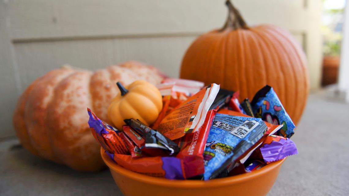 Judge lifts Halloween yard sign requirement for MO sex offenders | ksdk.com
