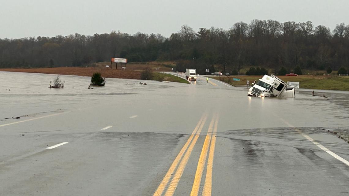 Volunteer poll workers drown on a flood-washed Missouri highway | ksdk.com