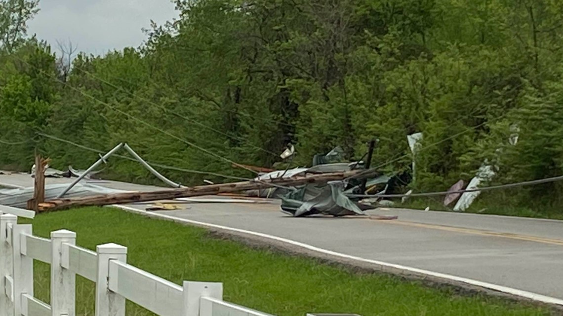 Reports of downed powerlines, light poles in St. Louis County | ksdk.com