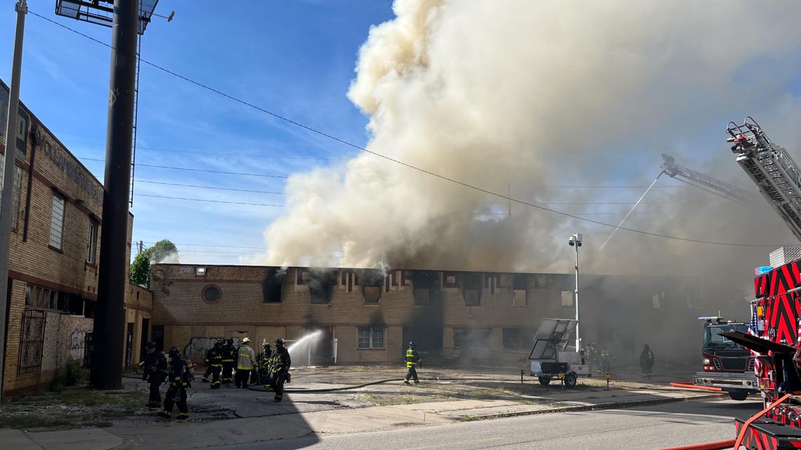 Massive warehouse fire closes I-64 in Midtown St. Louis | ksdk.com