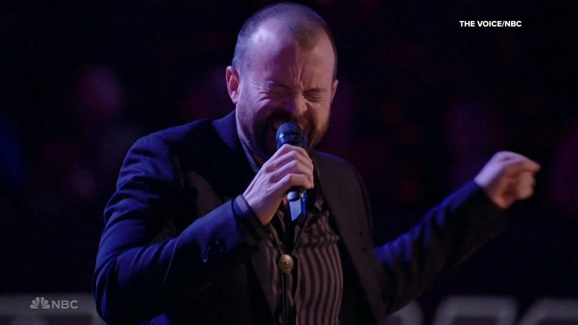 Kelly Clarkson saves Neil Salsich during 'The Voice' Knockouts | ksdk.com