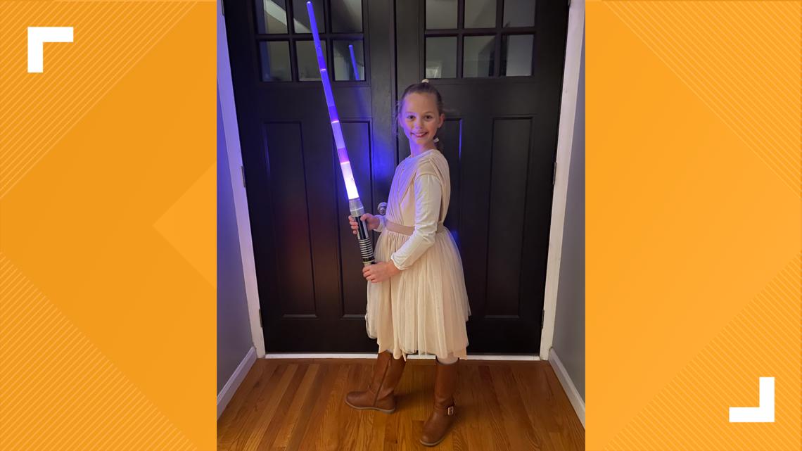 St. Louis families brave chilly temps for trick-or-treating | ksdk.com