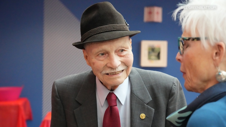 St. Louis television pioneer Ray Hoffstetter dies at 98 | ksdk.com