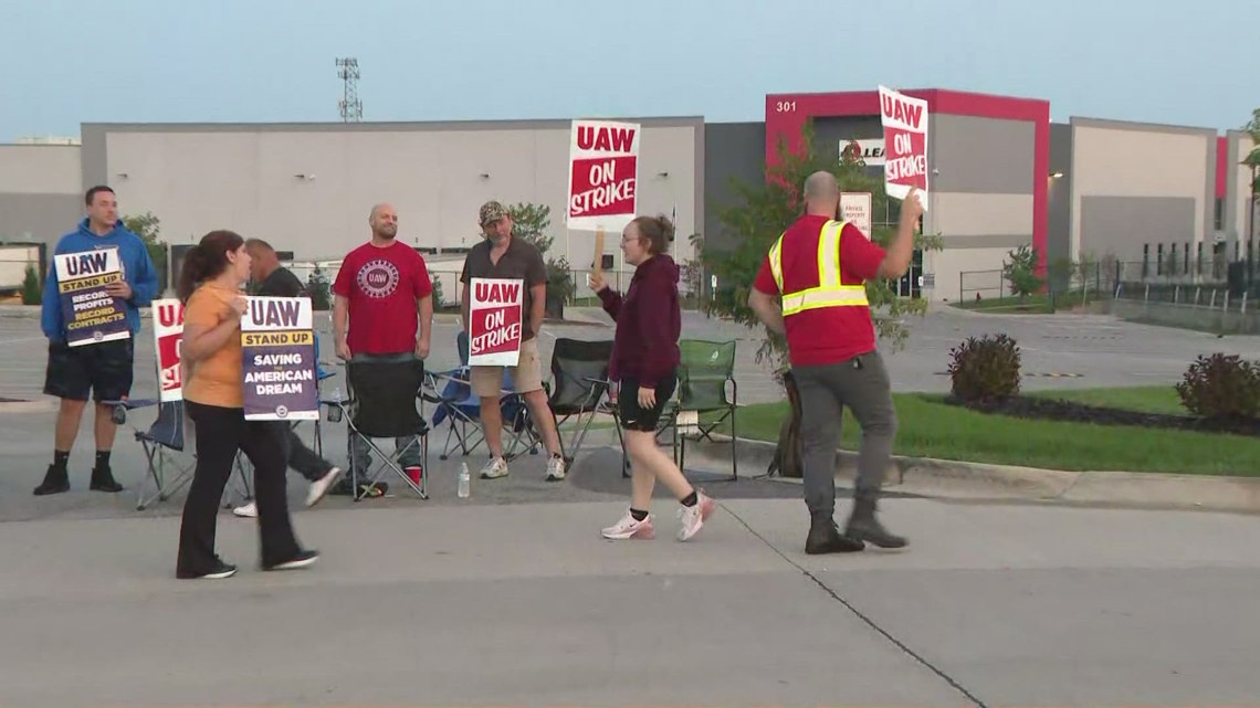 UAW workers end strike at Lear plant after tentative deal reached ...