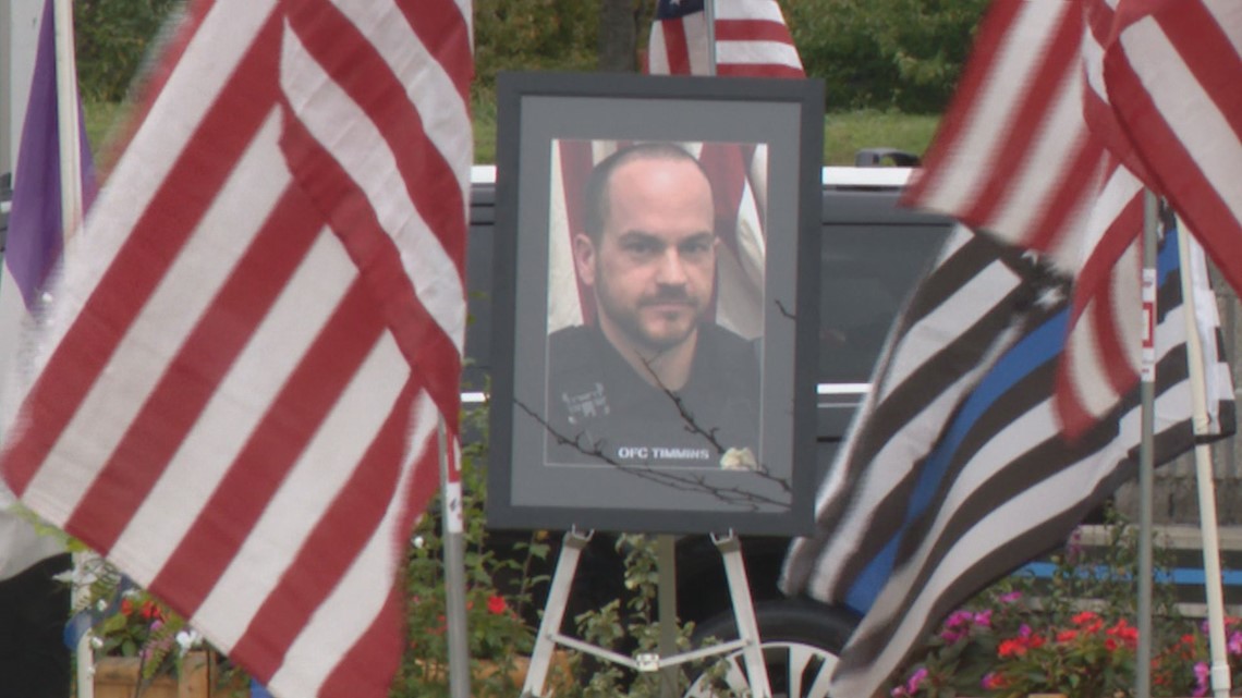 Fallen Pontoon Beach officer Tyler Timmins visitation held | ksdk.com