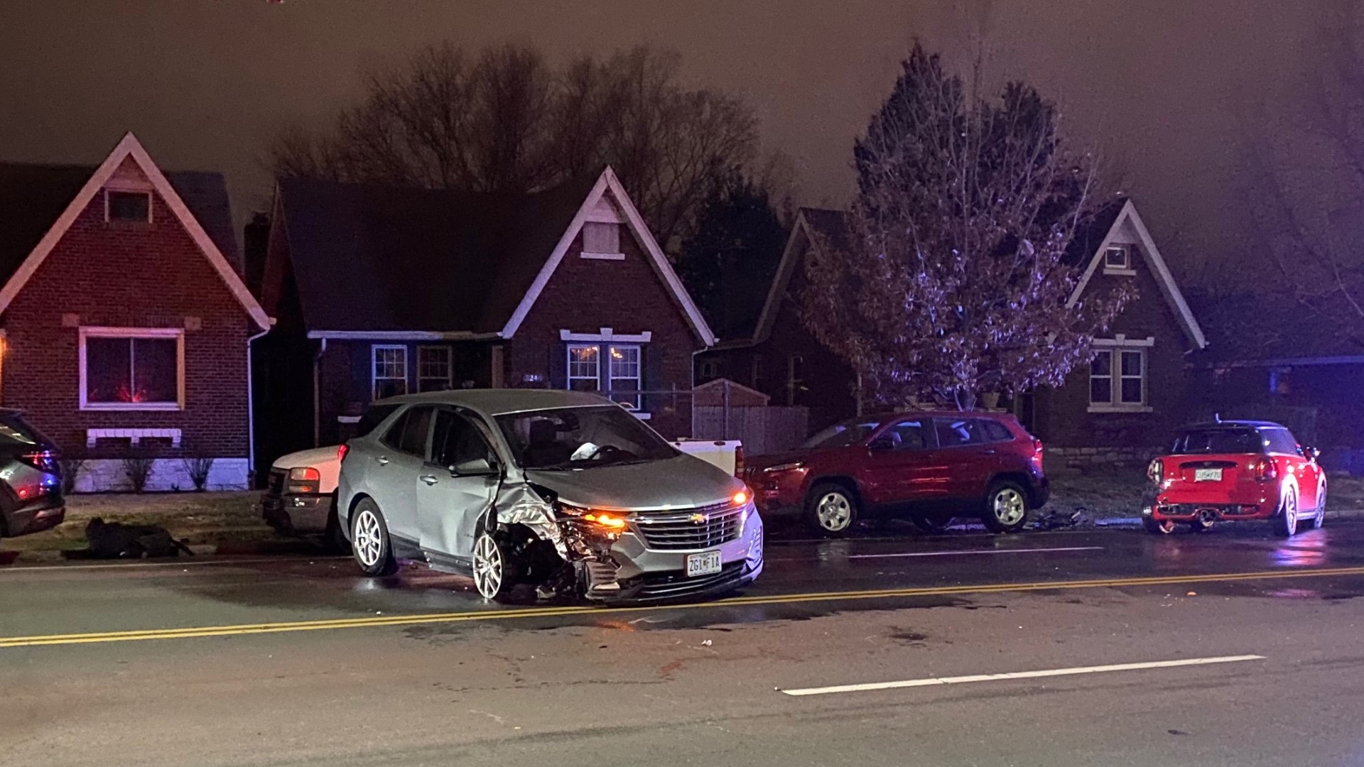 At least 4 cars damaged late Tuesday in south St. Louis crash | ksdk.com