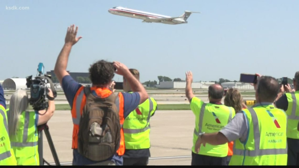 Retired MD-80 aircraft takes its final flight | ksdk.com