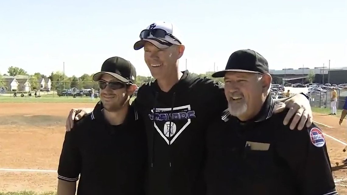 Fort Zumwalt West coach teaching that umpires are human, too | ksdk.com