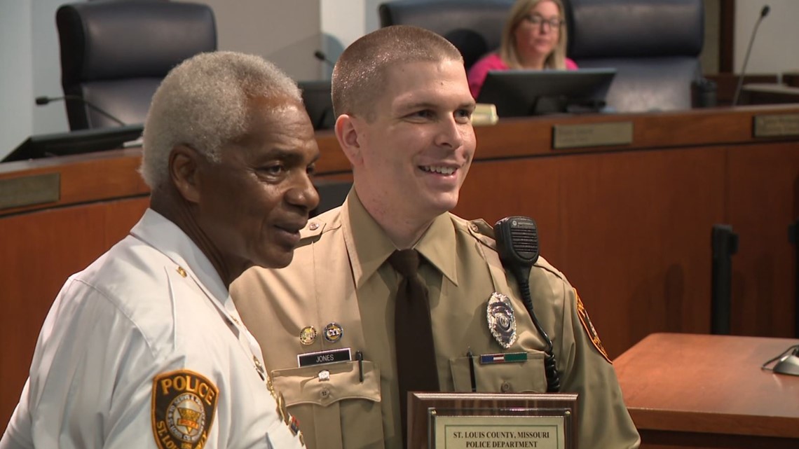 2 St. Louis County officers honored for finding stolen vehicles | ksdk.com