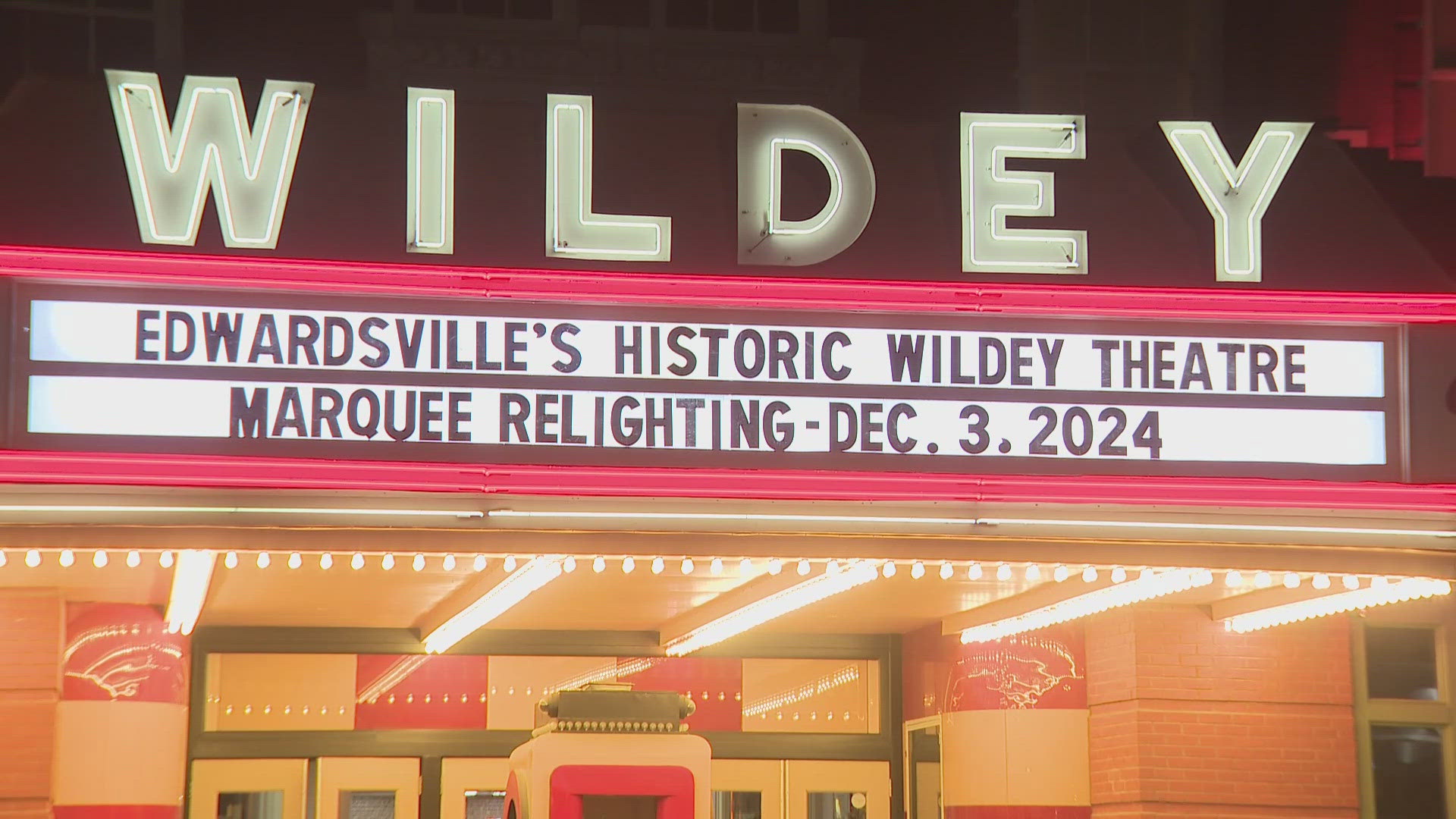 New marquee lit at Widley Theatre in Edwardsville | ksdk.com