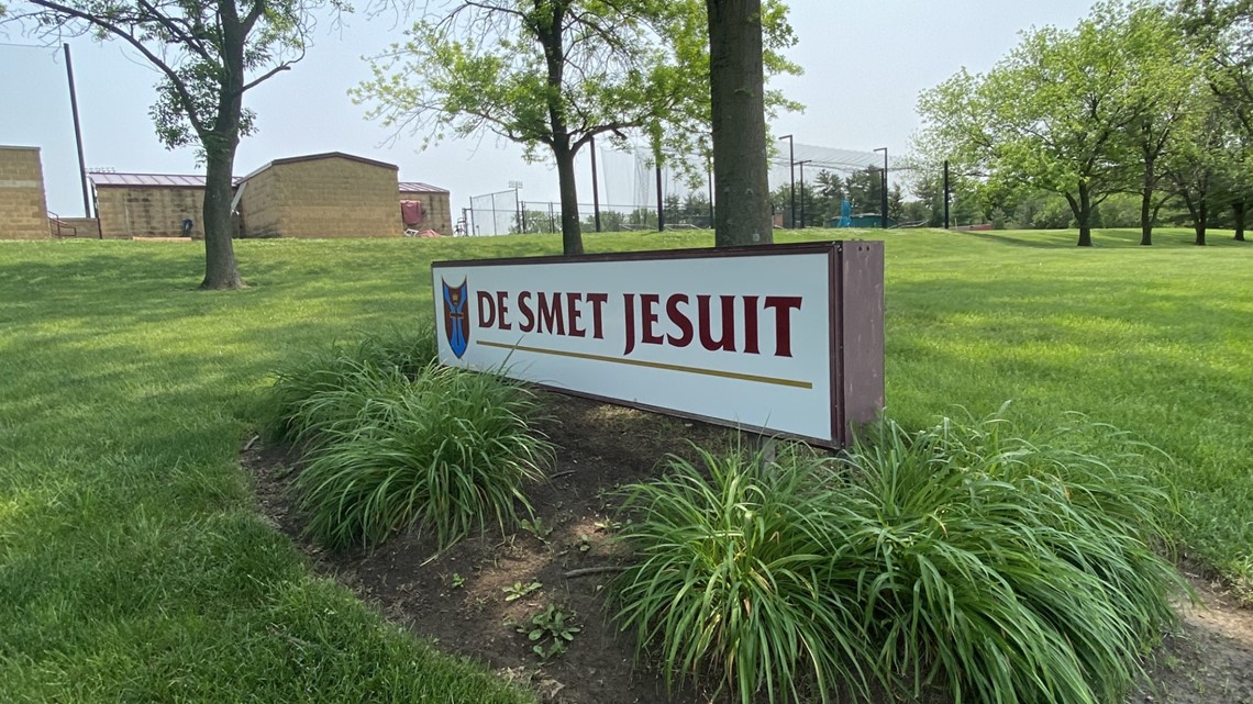 De Smet Jesuit High School to add middle grades | ksdk.com