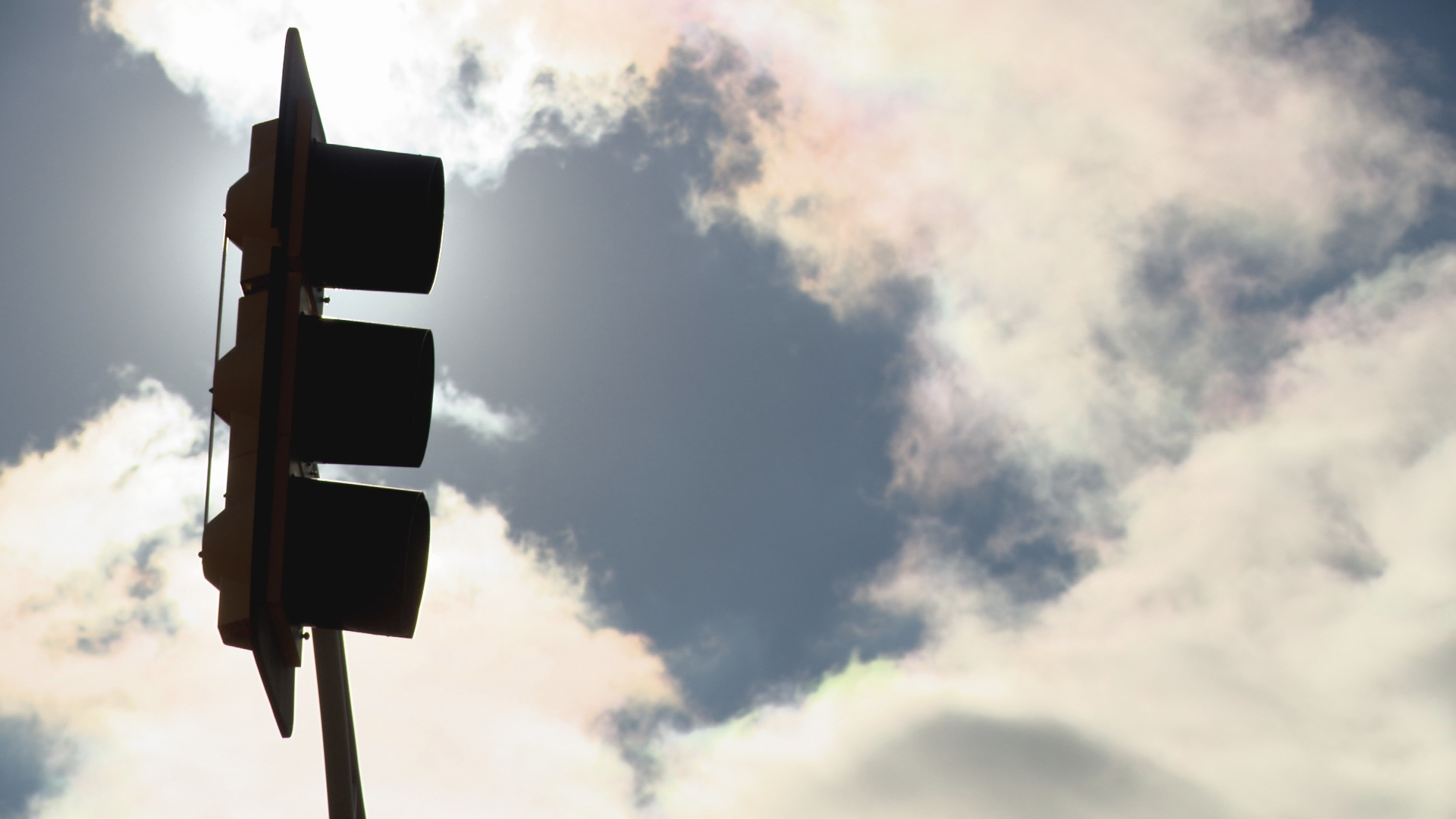 St. Louis victim bills man $5,800 for traffic light after crash | ksdk.com