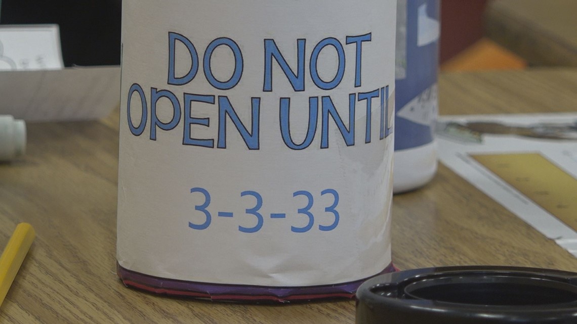 Students commemorate 'Twosday' with time capsules | ksdk.com