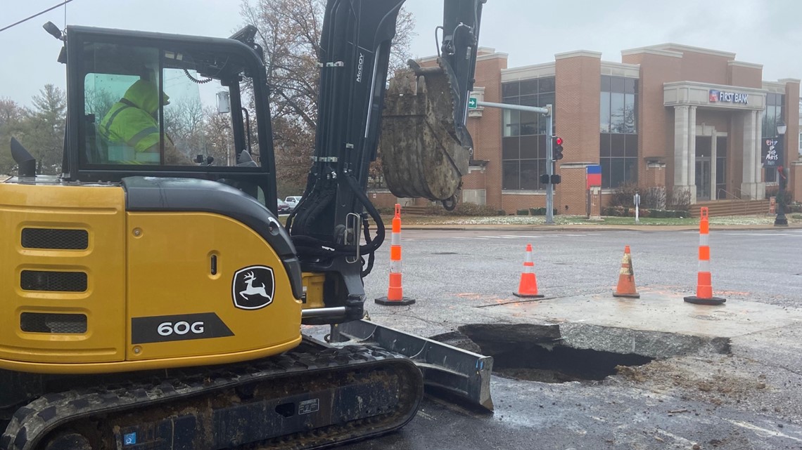 Two water main breaks in Webster Groves Tuesday | ksdk.com