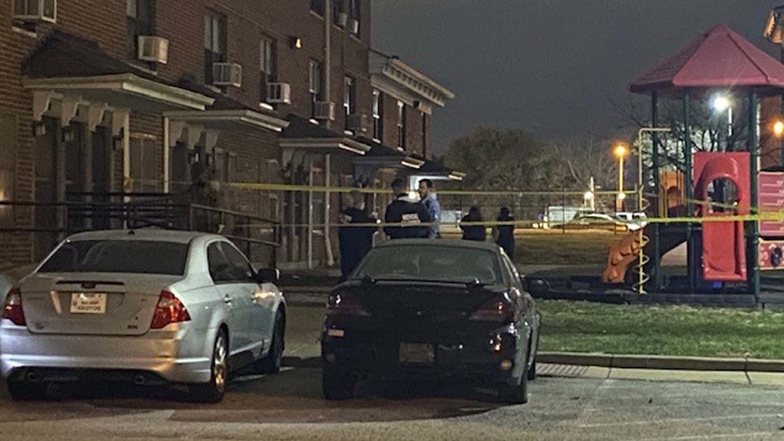 St. Louis police: 2-year-old child fatally shoots father in back | ksdk.com