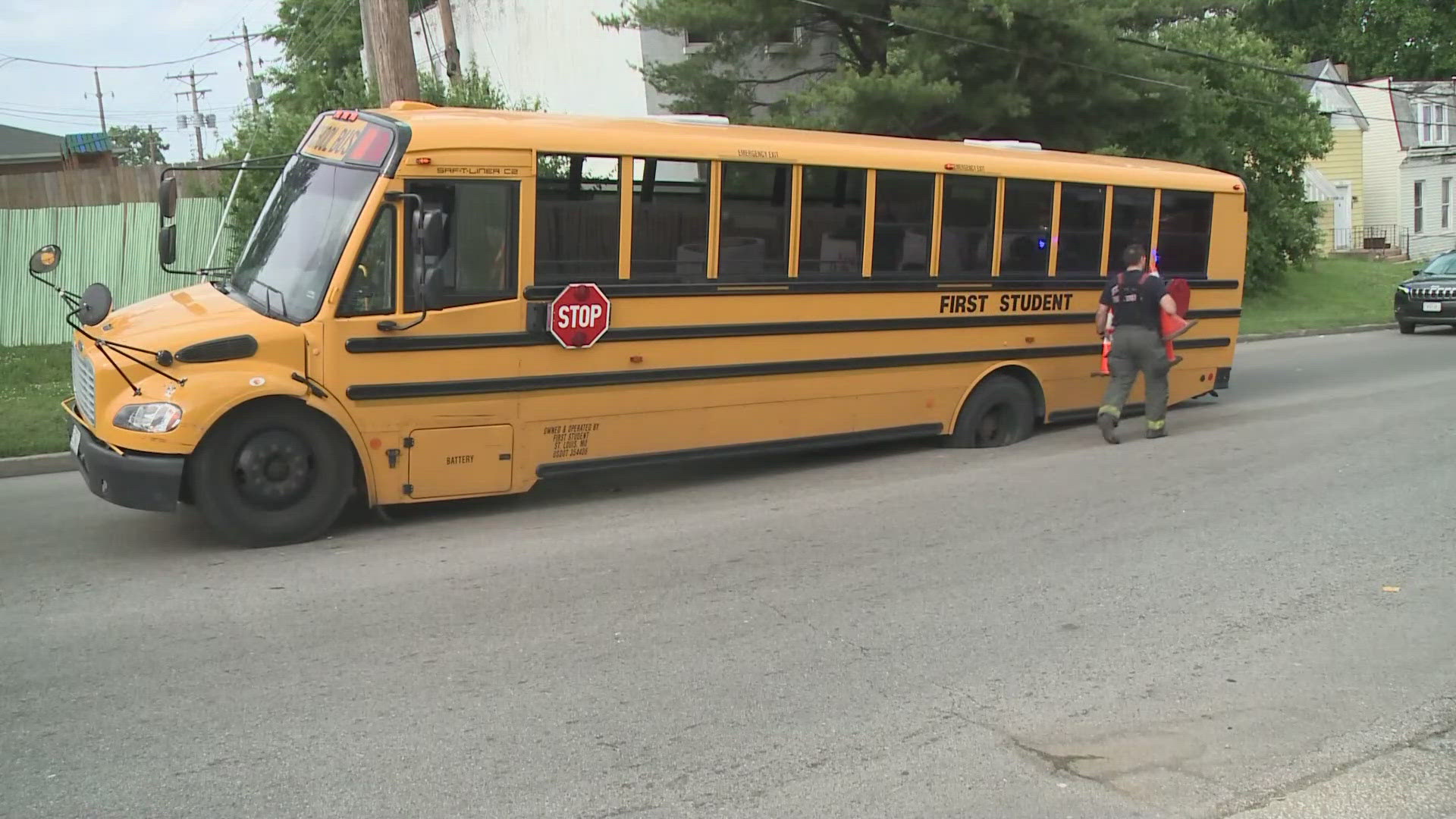 St. Louis' school bus trapped in sinkhole; 12 kids rescued | ksdk.com