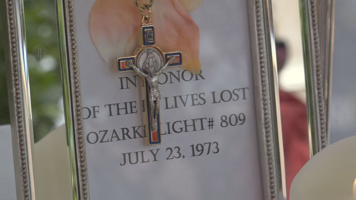 Memorial honors victims, survivors of Ozark Air Lines Flight 809 | ksdk.com