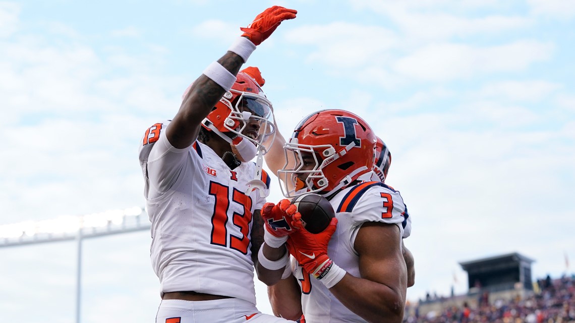 Illinois stuns Minnesota 27-26 on TD pass by Paddock in final minute ...
