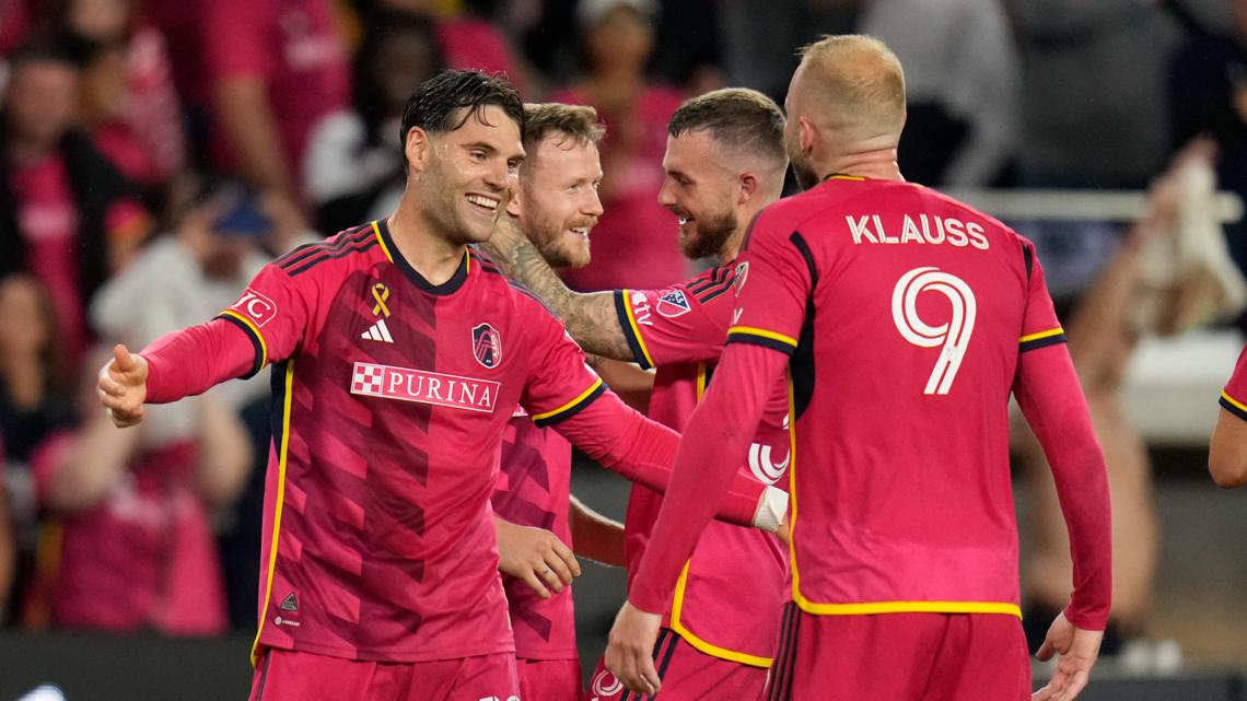 Kay Quinn celebrates 35 years at 5 On Your Side | ksdk.com