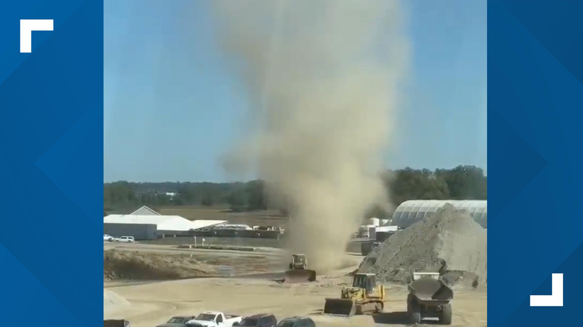 Giant dust devil filmed at north St. Louis County site | ksdk.com