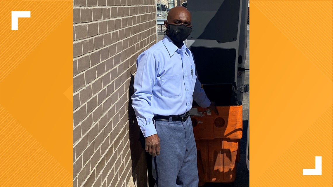 St. Louis mailman delivers smiles during pandemic | ksdk.com