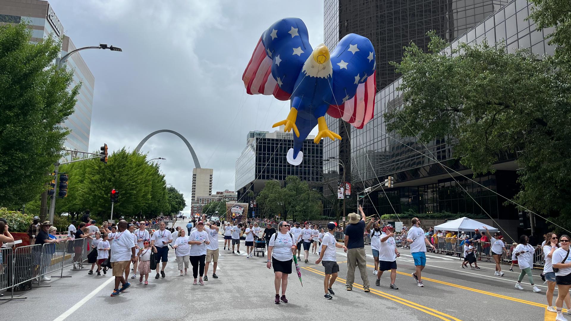 Downtown St. Louis parade kicks off 4th of July | ksdk.com