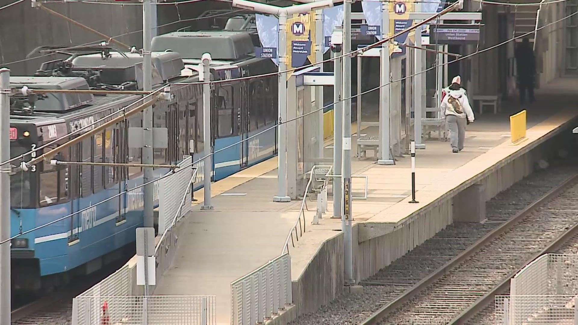 Man found dead on MetroLink bench after security forcibly removed him ...