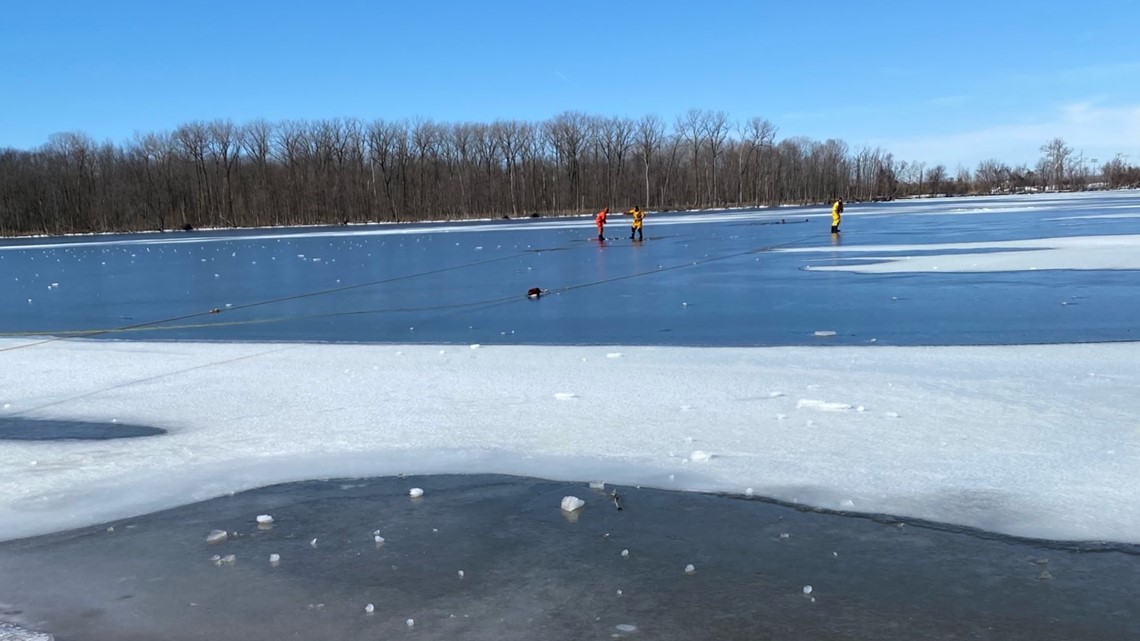 2 people fall through ice into Creve Coeur Lake | ksdk.com
