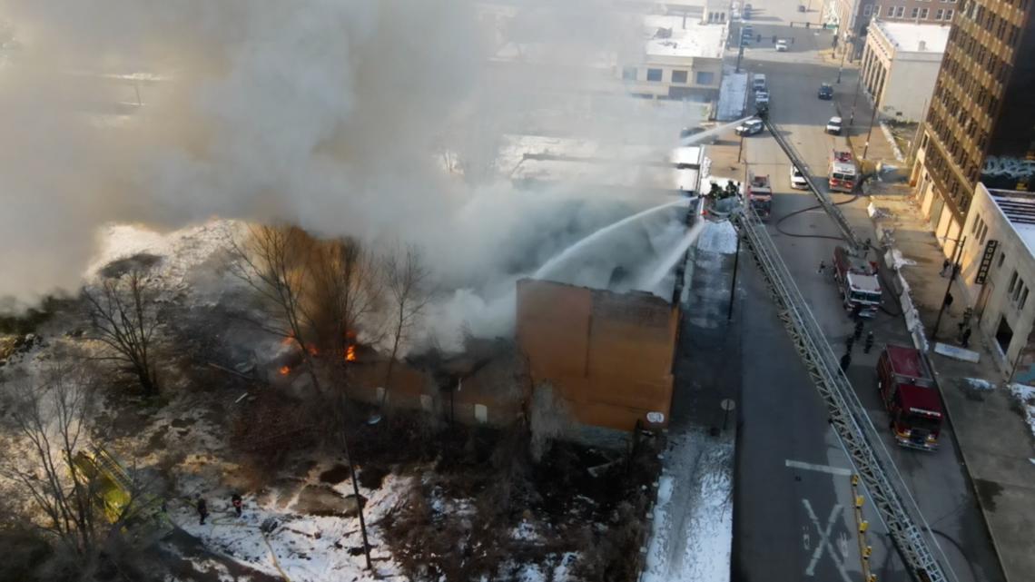 Building fire shuts down several city blocks in East St. Louis as ...