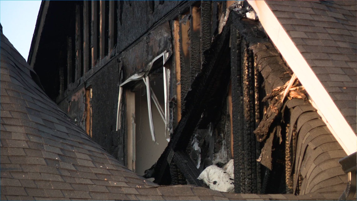 Wind-driven fire burns 2 St. Charles County homes | ksdk.com